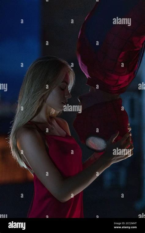 Spiderman And Mary Jane Upside Down Kiss