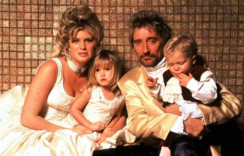 Rod Stewart Autobiography Singer Describes The Moment He Met Ex Wife Rachel Hunter Daily Mail