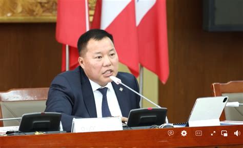 ШУУД Ардчилсан намын бүлэг мэдээлэл хийж байна E Mn