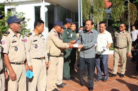អភិបាលខេត្តកំពង់ធំ ថ្លែងអំណរគុណដល់ប្រជាការពារភូមិ