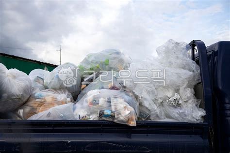 트럭 화물차 짐칸 쓰레기 재활용품 사진 이미지 일러스트 캘리그라피 원프로작가