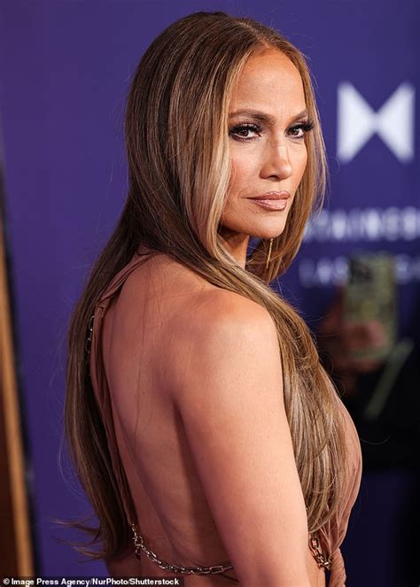 Revealed Jennifer Lopez S Trick To Hide Nasty Cut On Her Face At Amas Daily Mail Online