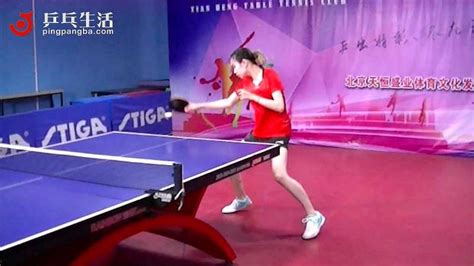 美女横板教学4：正手进攻下旋球：冲下旋与拉加转体育乒乓球好看视频