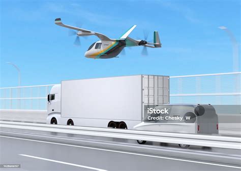 고속도로에서 이동하는 전기 Vtol화물 배달 항공기 전기 트럭 및 미니 밴 무인 항공기에 대한 스톡 사진 및 기타 이미지 무인 항공기 화물 운송 나름 Istock