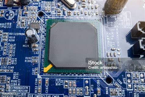 마더보드의 전자 프로세서 칩 첨단 기술과 수리 마이크로칩의 개념 Cpu에 대한 스톡 사진 및 기타 이미지 Cpu 과학 데스크탑 컴퓨터 Istock