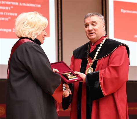 УНСС Преподаватели от УНСС получиха свидетелства за академични длъжности „професор“ и „доцент