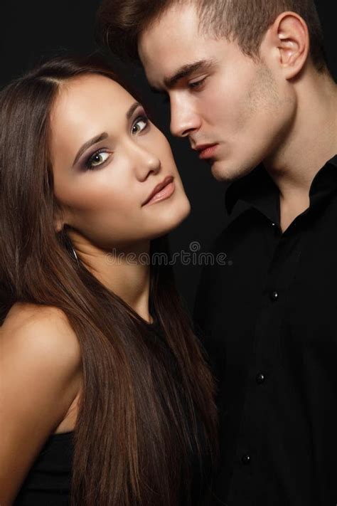 Сексуальные пары страсти красивый молодой человек и крупный план женщины стержень Стоковое