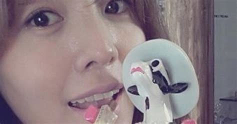 김성은 초근접 셀카 굴욕 없는 광채 피부 과시 굴욕無