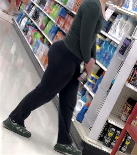 Pawg Redhead At Grocery Stores Spandex Leggings Yoga Pants Forum