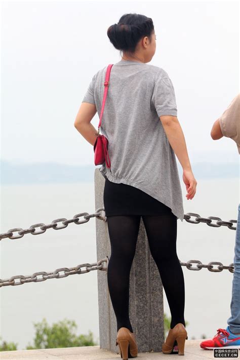 黑丝超短裙美少妇婀娜多姿的身材 中国娱乐资讯网CECET CN