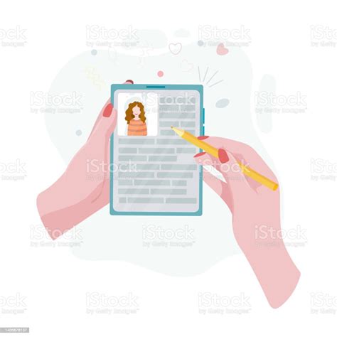 휴대 전화 또는 태블릿을 들고있는 손 수학 수업 비디오 코스 온라인 학습 원격 학습 웨비나 인터넷 수업 한 여성이 손에 전화기나