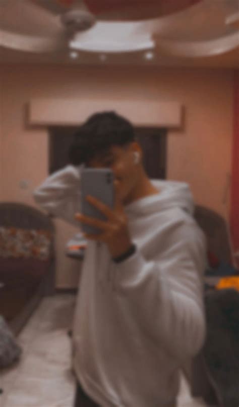 Pin By Oumeima On Id E Photo Insta Insta Profile Pic Mirror Selfie