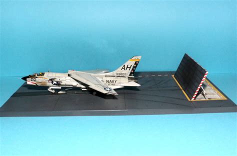 Vought F 8e Crusader Academy 1 72 Von Roland Hermann