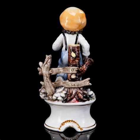 Статуэтка винтажная Мальчик с цветком в стилистике Capodimonte фаянс роспись золочение