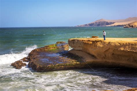 南美洲秘鲁首都利马以南4小时的帕拉卡斯地区的沙漠和海洋para高清图片下载 正版图片504930949 摄图网