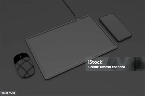 브랜딩 또는 디자인 프레젠테이션을 위한 컴퓨터 마우스가 있는 빈 무선 충전 마우스 패드 3d 렌더링 그림입니다 0명에 대한 스톡 사진 및 기타 이미지 Istock