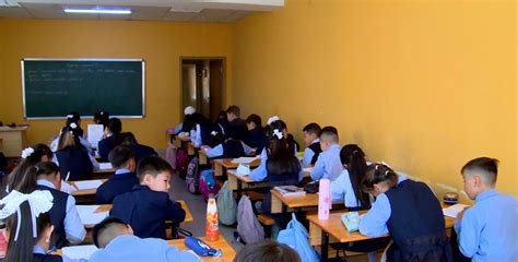 Нийслэлд гурван ээлжээр хичээллэж байгаа 47 орчим сургууль байна МОНГОЛ ТВ