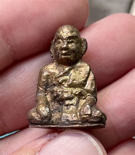 หลวงปู่สุขโพธิ์ทรายทอง Ennxo