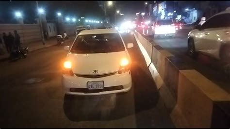 នារីរូបស្រស់ម្នាក់បើកឡានព្រូសបុករនាំងបុះចែកទ្រូងផ្លូវខ្ទេចខ្ទី Youtube