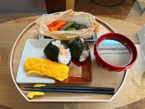 幸田もも子 君ベツ 撮影中に 差し入れとともに描いた ラクガキたち☺️ 緊張で脳がバグってたのか 2枚目の日付全部間違ってます笑 映画