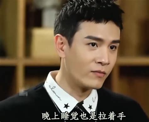 经超夫妇牵手现身机场，相差6岁似母子，小李琳身材丰腴被猜怀三胎腾讯新闻