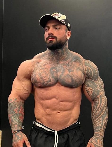 Pin By André Verod On Garotos Sensuais Bearded Men Hot Fit Men