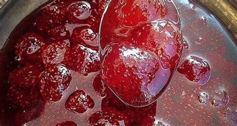 طرز تهیه مربا توت فرنگی خانگی سریع خوشمزه و خوشرنگ در خانه