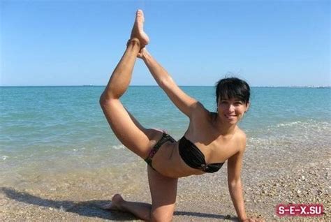 Симпатичные соски позируют перед камерами с обнаженными сиськами Pic