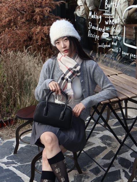 버버리 체크 캐시미어 머플러 그레이 여자 코디 후기 버버리 목도리 매는법 네이버 블로그