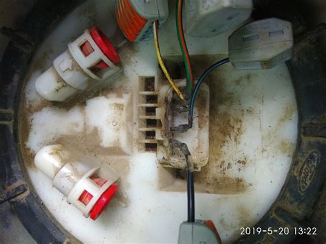Не показывает уровень топлива в баке — Ford Mondeo III, 2 л, 2003 года ...
