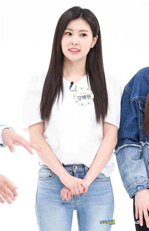 11 Times Iz Ones Hyewon Showed Her Superior Visuals In A Simple White Shirt And Jeans Koreaboo