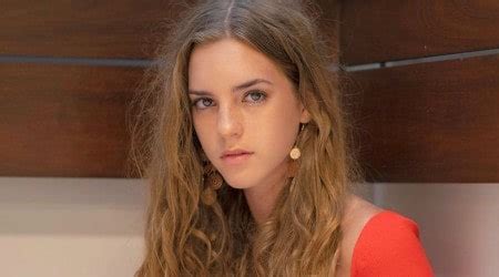 Emily Feld Height Weight Age Boyfriend Family Facts Biography