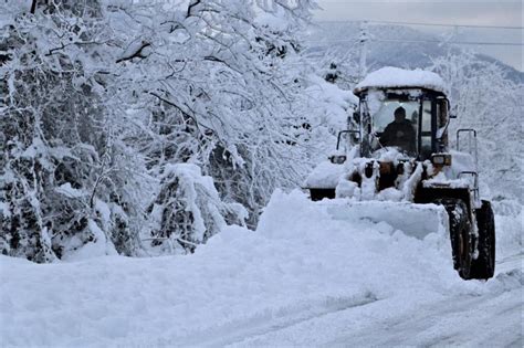 უხვი ნალექის გამო ჩოხატაურში შიდა გზებზე საავტომობილო მიმოსვლა შეწყდა