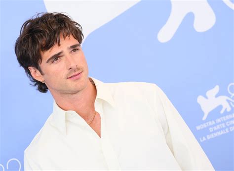 Jacob Elordi το κόκκινο χαλί του ανήκει Χριστίνα