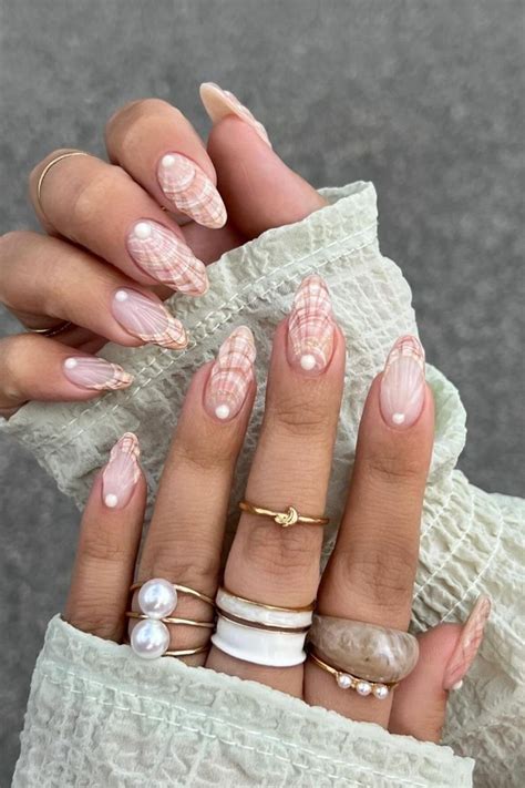 32 Gorgeous Sea Shell Nail Ideas To Try At You Next Appointment