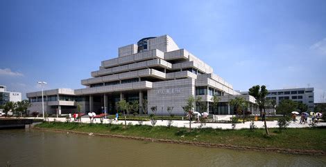 常熟理工学院图书馆图册 360百科
