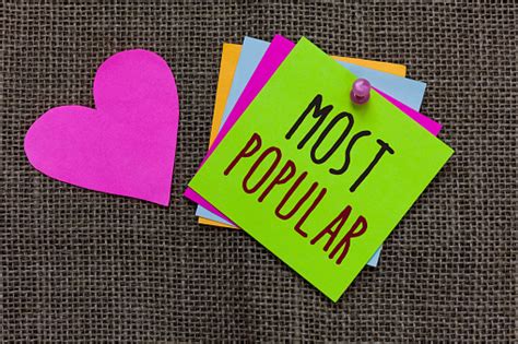 가장 인기 있는 필기 텍스트입니다 개념 사회 종이 노트 중요 한 알림 로맨틱 사랑 스러운 메시지 황 마 배경에서에서 사람들의 대부분에 의해 즐겁게 따라 좋아 의미