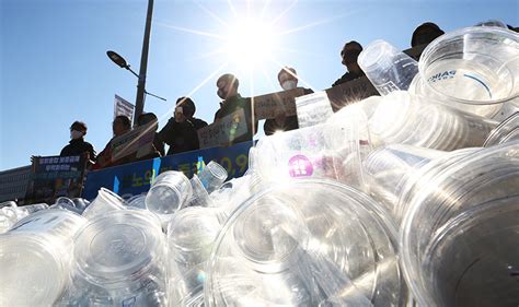 윤석열 대통령 일회용 플라스틱 컵 사용제안 나서라 민중의소리