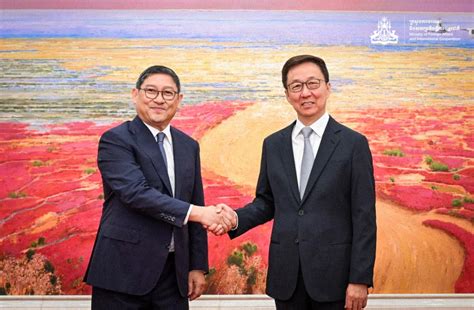 ឯកឧត្តម ឧបនាយករដ្ឋមន្រ្តី សុខ ចិន្តាសោភា រដ្ឋមន្រ្តីការបរទេស