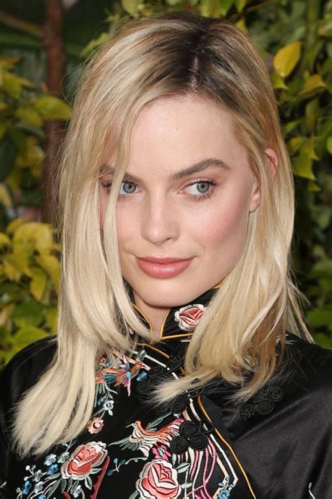 Margot Robbie S Hairstyles Hair Colors Steal Her Style