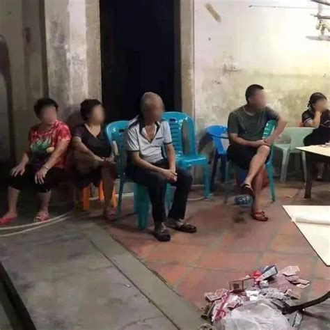 潮汕老厝12名男女 占陇