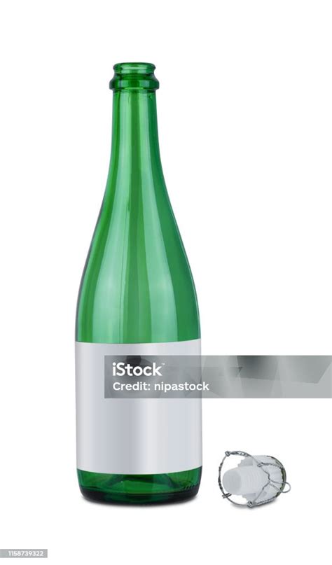 스파클링 와인 병 및 플라스틱 와인 스토퍼 또는 코르크 와인 흰색 배경에 고립 가득 찬에 대한 스톡 사진 및 기타 이미지 가득 찬 공란 까비네쇼비뇽 포도 Istock