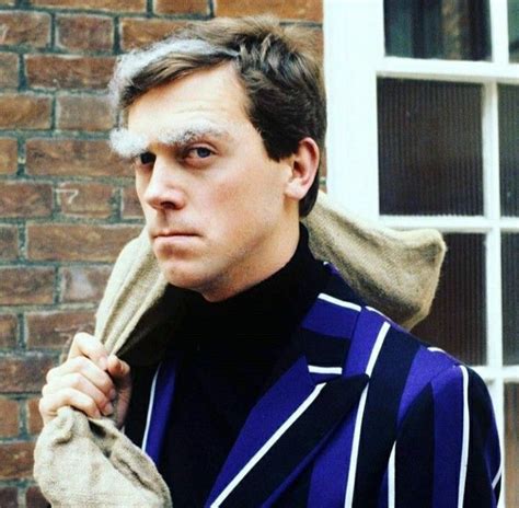 Hugh Laurie Young Roeien