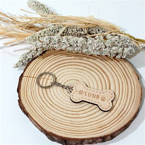 Llavero De Madera Con Forma De Hueso Y Nombre Mascota Kiemmi Creations