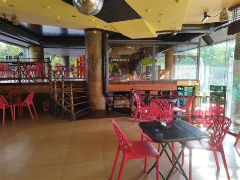 Пловдив помещение под наем Кафе Аператиф 700 кв м С оборудване Работи целогодишно Работи