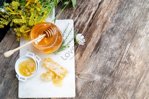 소박한 배경 사진에 벌집과 항아리에 신선한 꿀 사진 무료 다운로드 Lovepik