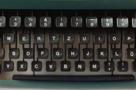 La Disposition Des Lettres Sur Un Clavier Qwerty Décryptage Et Usages Le Blog Demmanuel