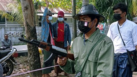 ကွမ်းခြံကုန်းလူငယ်များ စစ်အာဏာရှင်စနစ်ကို သရုပ်ဖော်၊ ဝန်ထမ်းပြည်သူ ဆက်လက်ဆန္ဒပြ