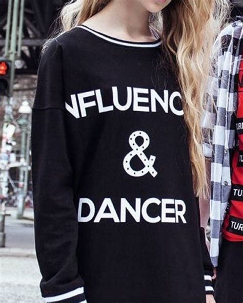 Сукня туніка з довгими рукавами чорного кольору