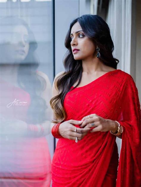 Vithika Sheru Looks Gorgeous In Red Saree Gulte
